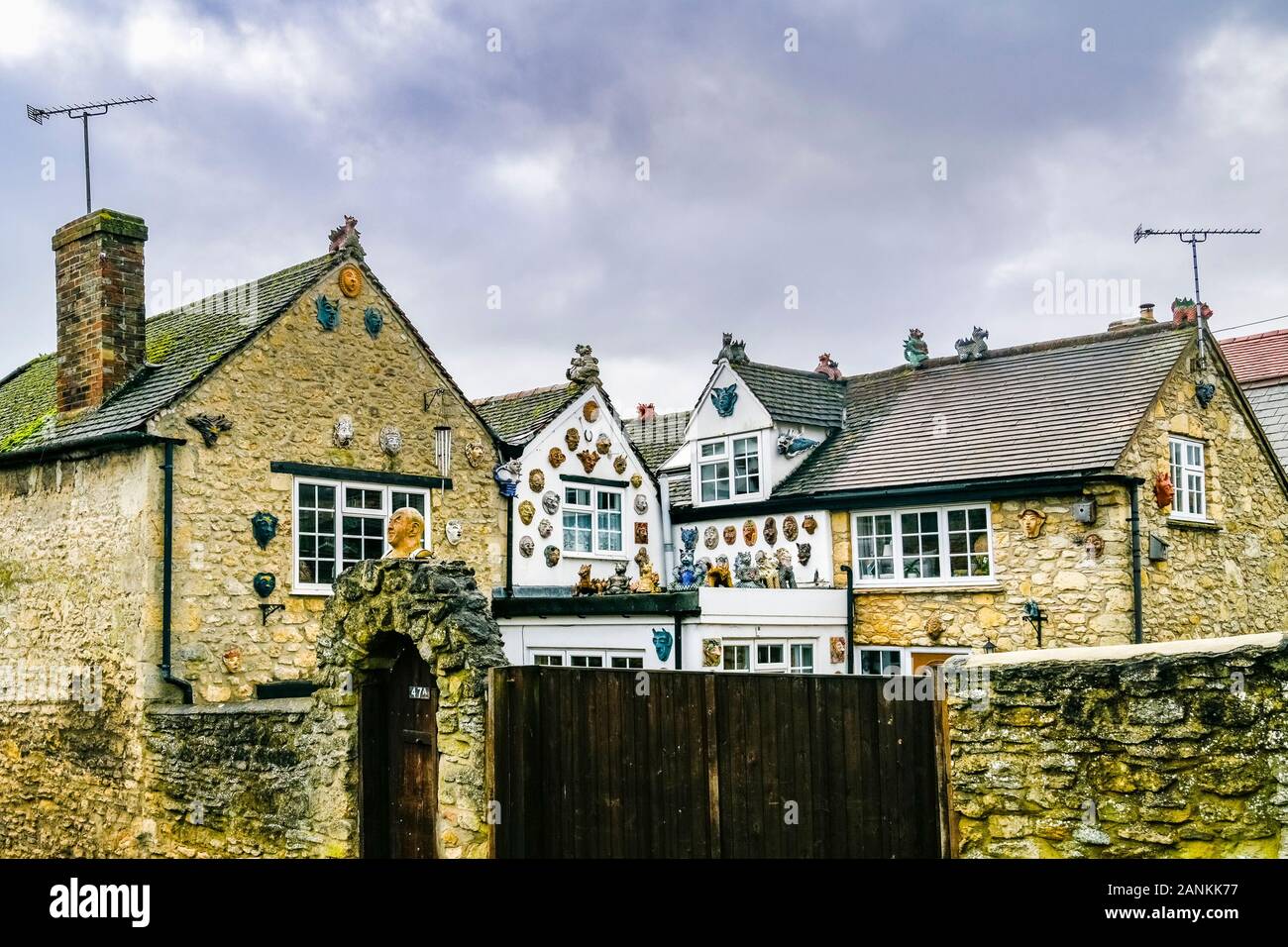 House adorned with ceramic heads and dragons, Wheatley, Oxfordshire ...