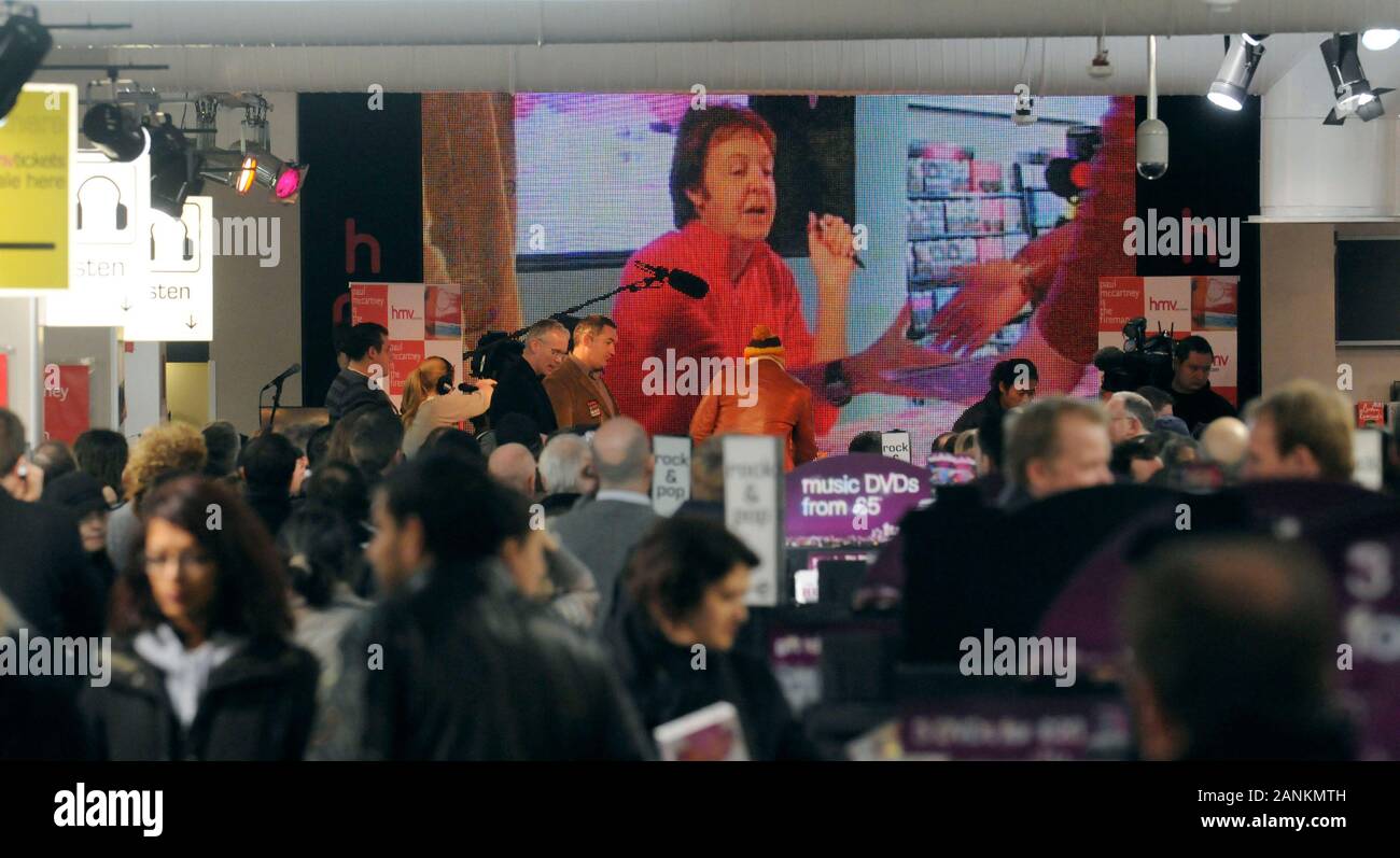 Paul McCartney signing copies of his Album Electric Arguments at the ...