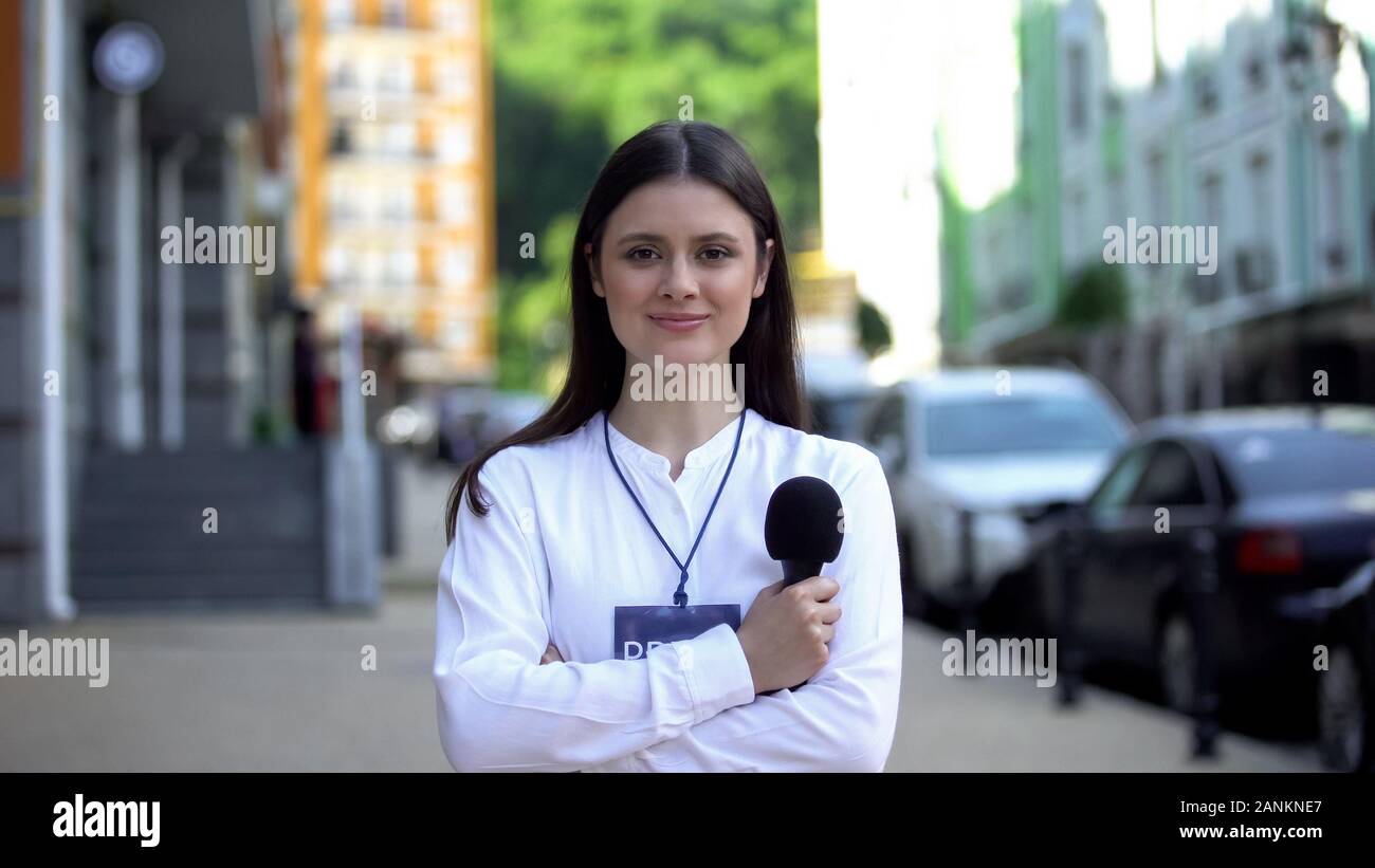 Female reporter street microphone hi-res stock photography and images ...
