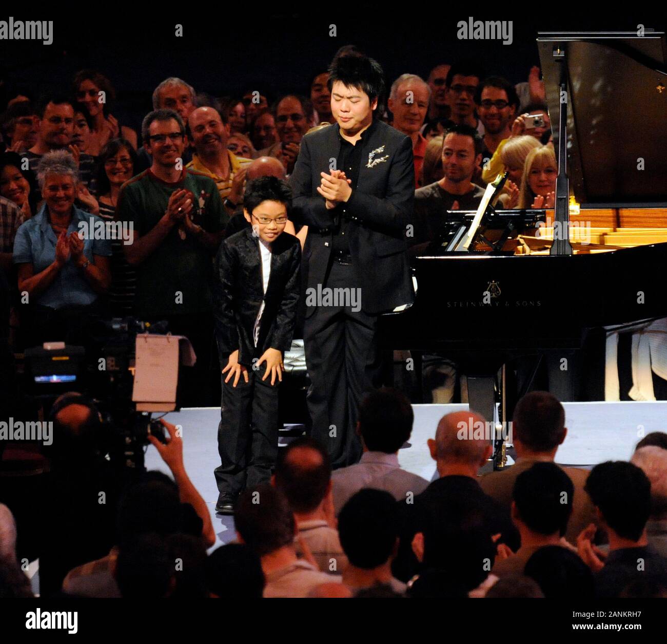 Royal albert hall proms interior hi-res stock photography and images ...