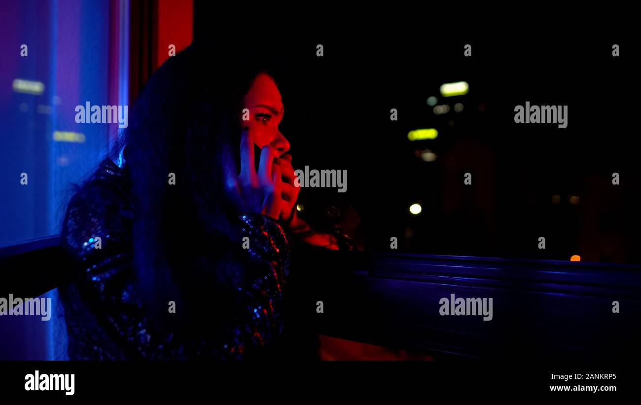 Police woman talking victim hi-res stock photography and images - Alamy