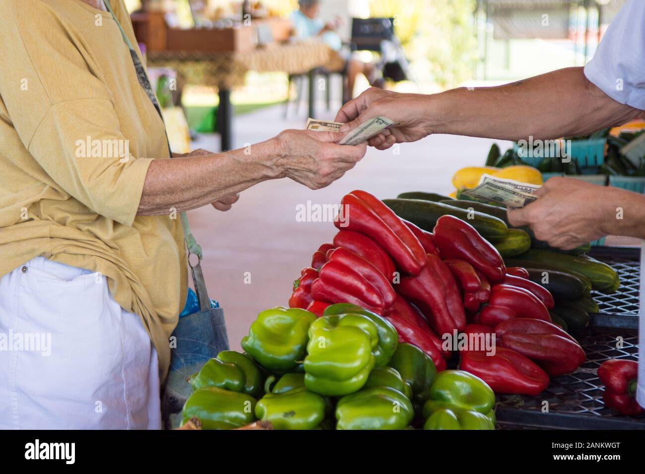 Farmers selling goods hi-res stock photography and images - Alamy