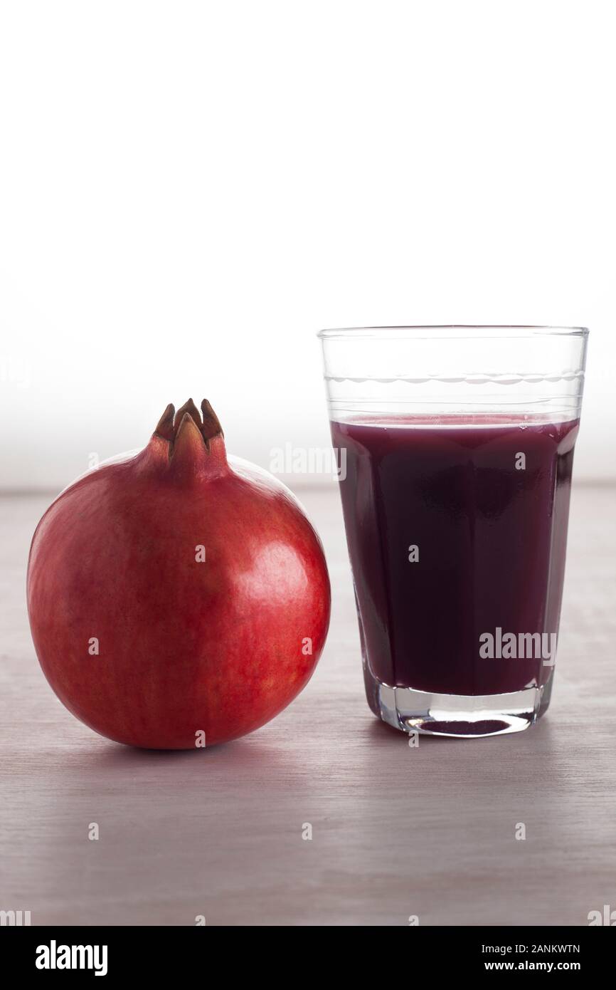 Pomegranate anti inflammatory hi-res stock photography and images - Alamy