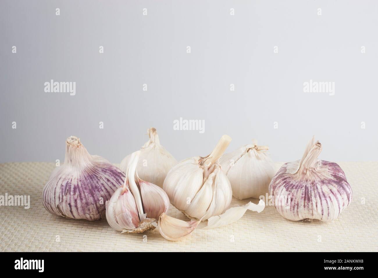 Bulbs of garlic Stock Photo - Alamy