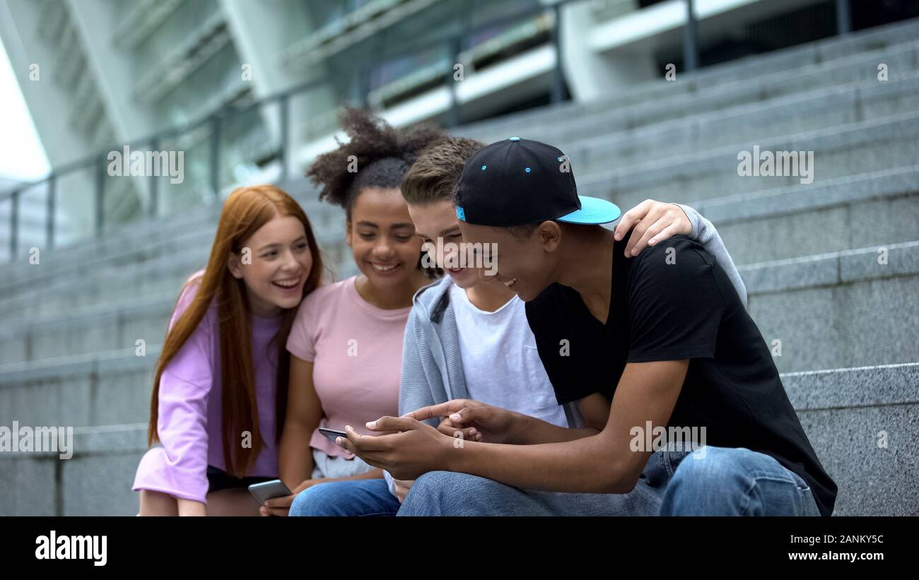 Happy university students hi-res stock photography and images - Alamy