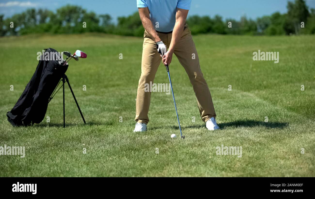 Man playing golf on course hi-res stock photography and images - Alamy