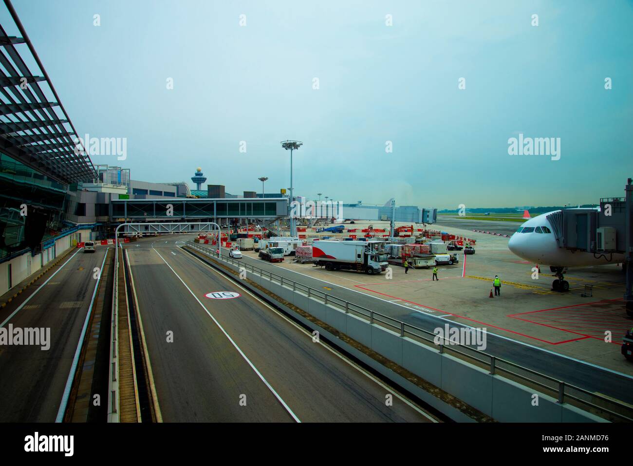 Airport cargo ramp hi-res stock photography and images - Alamy