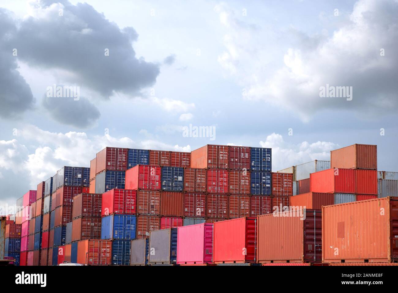 Container Division In the boat challenge to wait for export Stock Photo ...