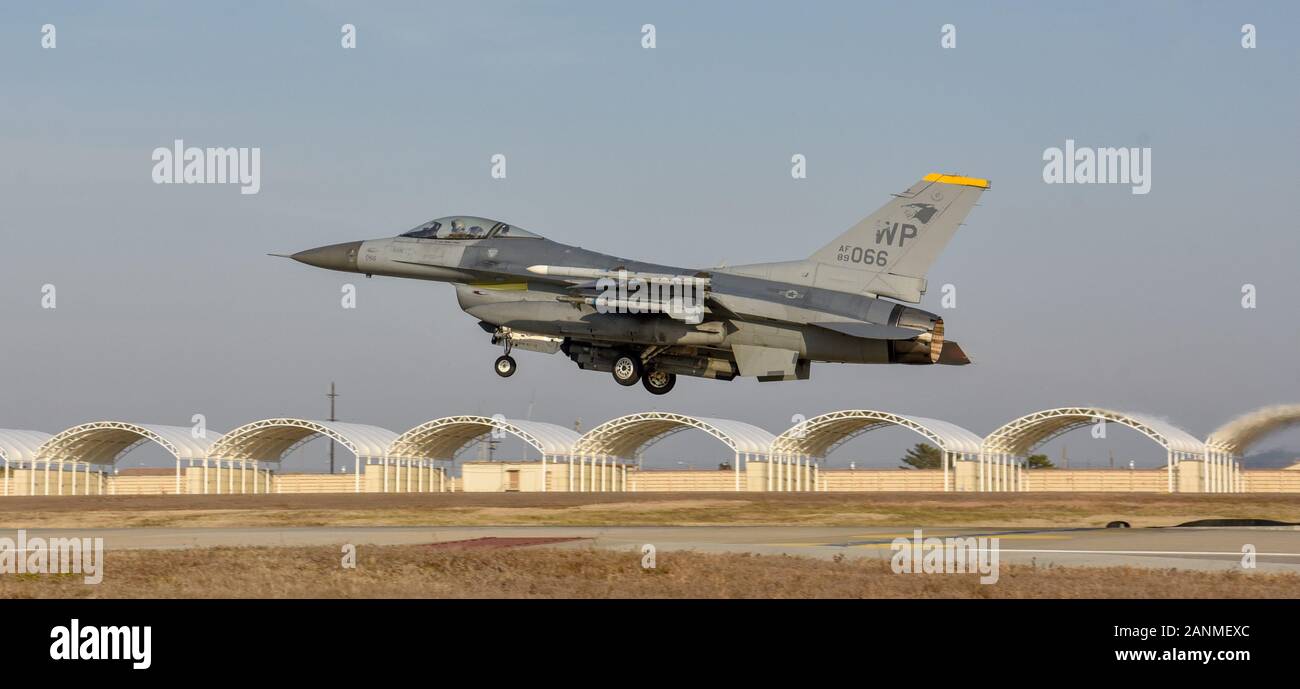 A U.S. Air Force F-16 Fighting Falcon assigned to the 80th Fighter ...