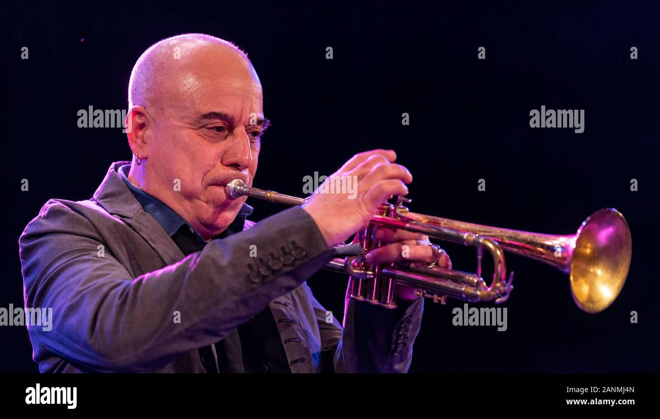 Matt bernstein hi-res stock photography and images - Alamy