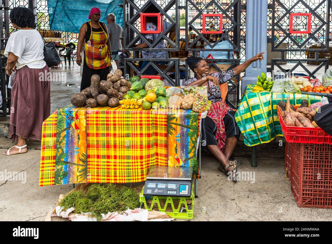 Woman sells fresh fruit hi-res stock photography and images - Alamy