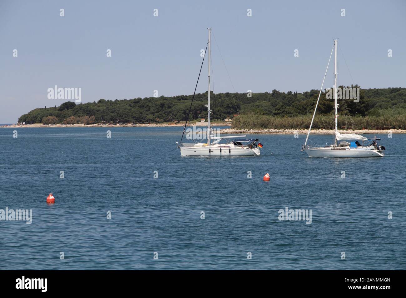 Aerial view yacht off coast hi-res stock photography and images - Alamy