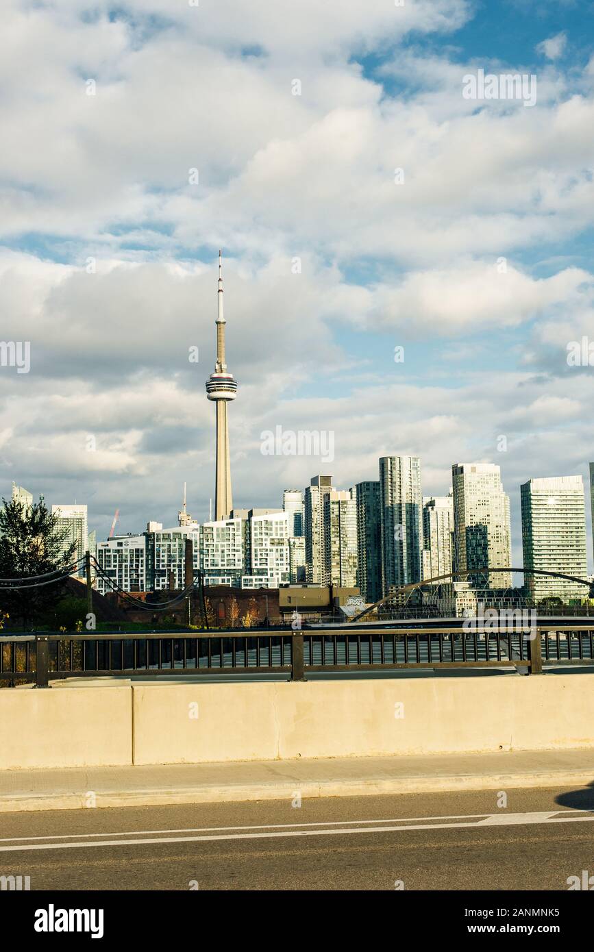 View toronto skyline from harbourfront hi-res stock photography and ...