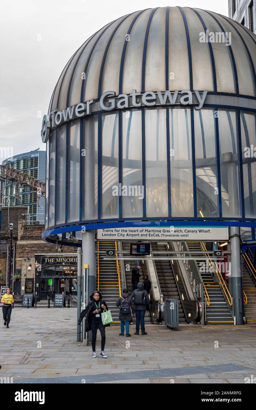 Tower hill in central london hi-res stock photography and images - Alamy