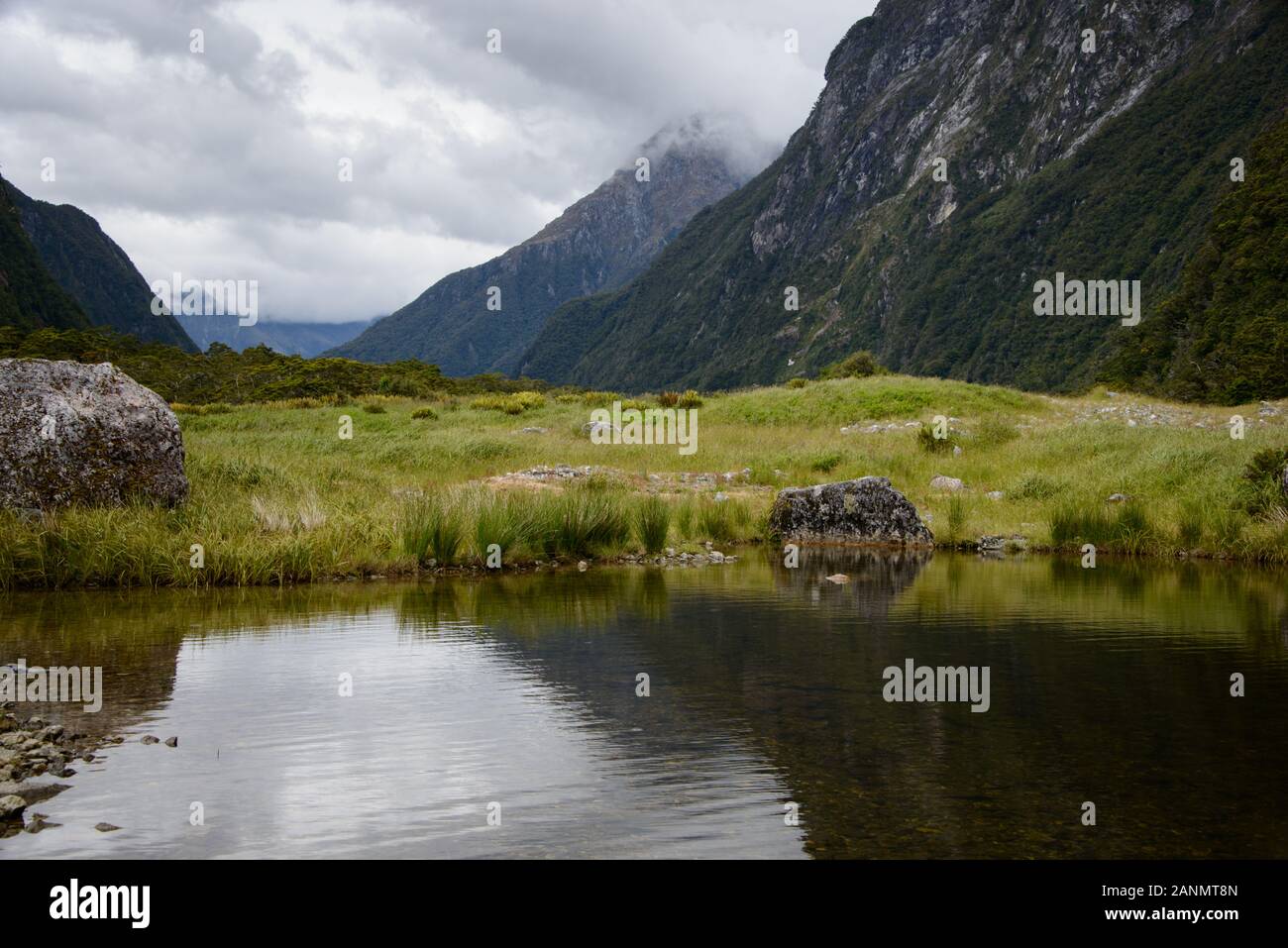 Glacier carved valley hi-res stock photography and images - Alamy