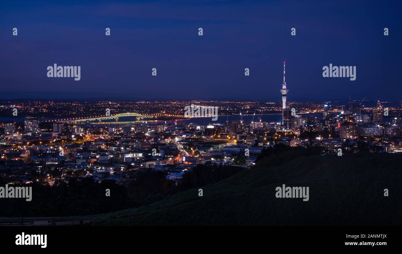 View of auckland city from mount eden hi-res stock photography and ...