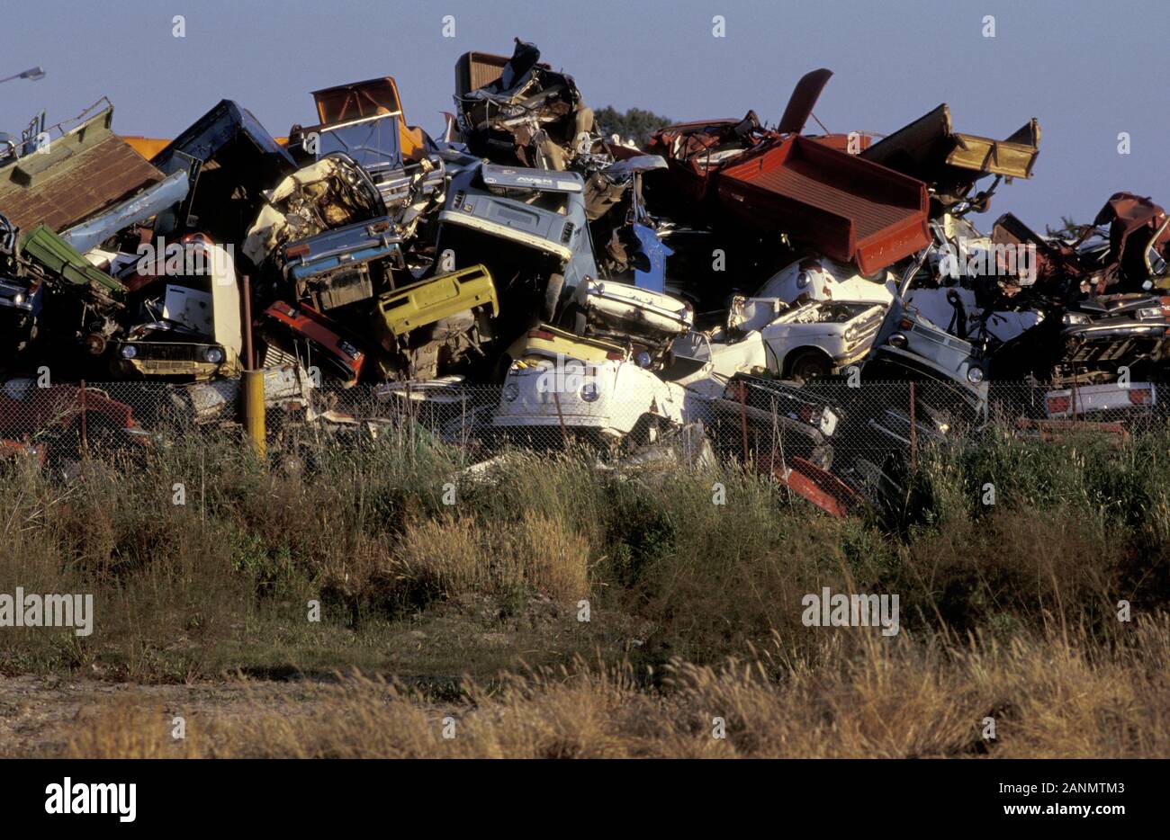 Fahrzeug schrottplatz hi-res stock photography and images - Alamy