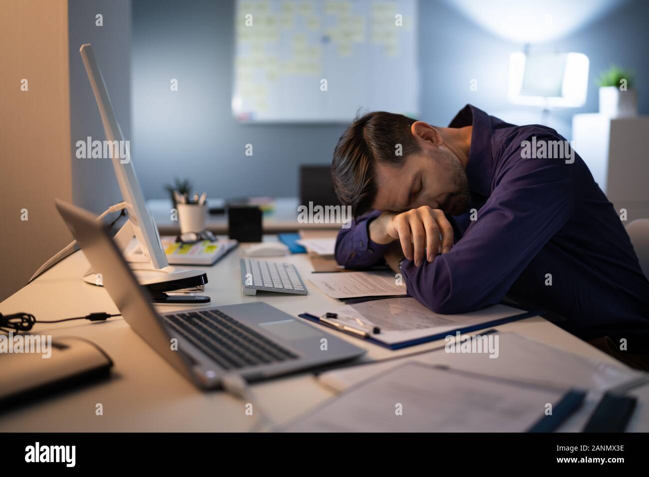 Office worker sleeping work hi-res stock photography and images - Alamy