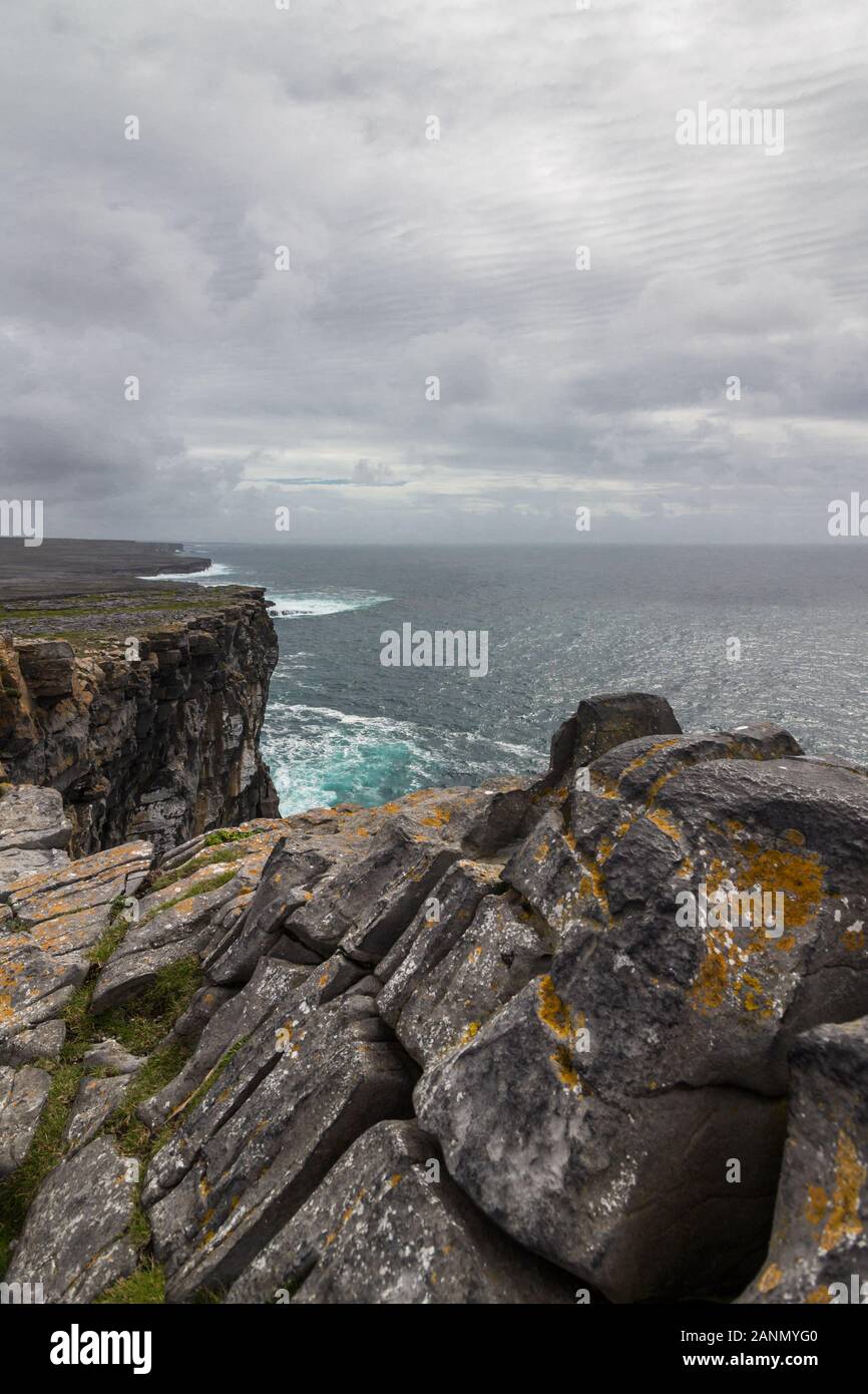 Old irish wall dun aengus hi-res stock photography and images - Alamy
