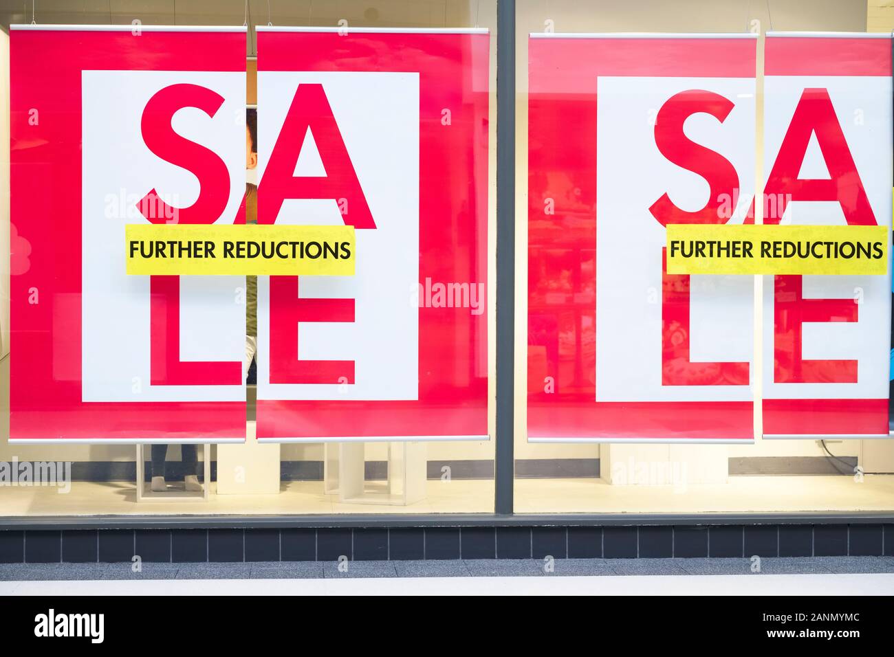Closing down sale sign with further reductions and discount in shop ...
