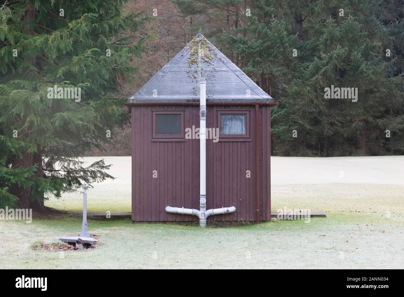 Golf course outdoor wooden toilet on green grass Stock Photo - Alamy