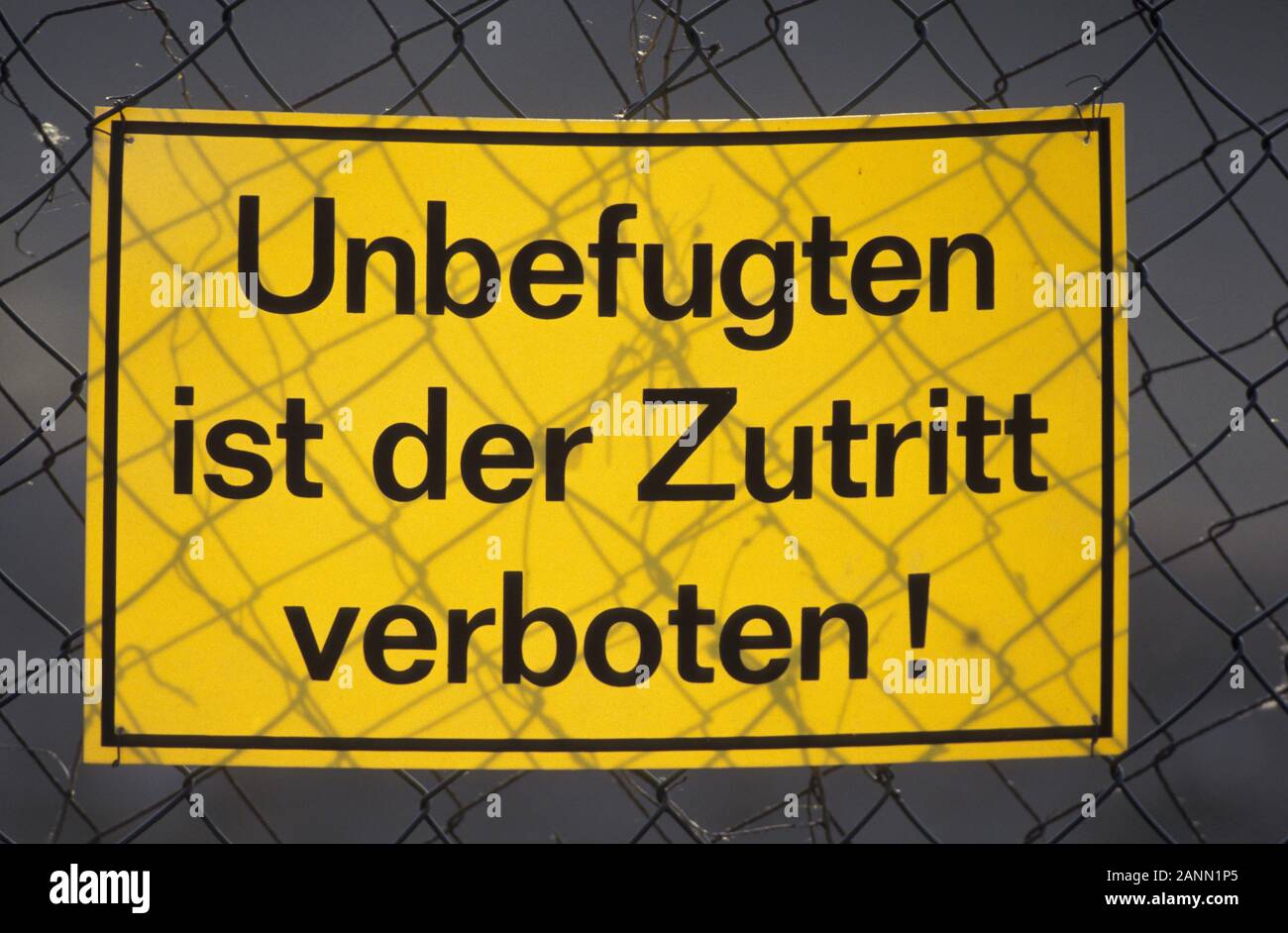 Schild zutritt verboten hi-res stock photography and images - Alamy