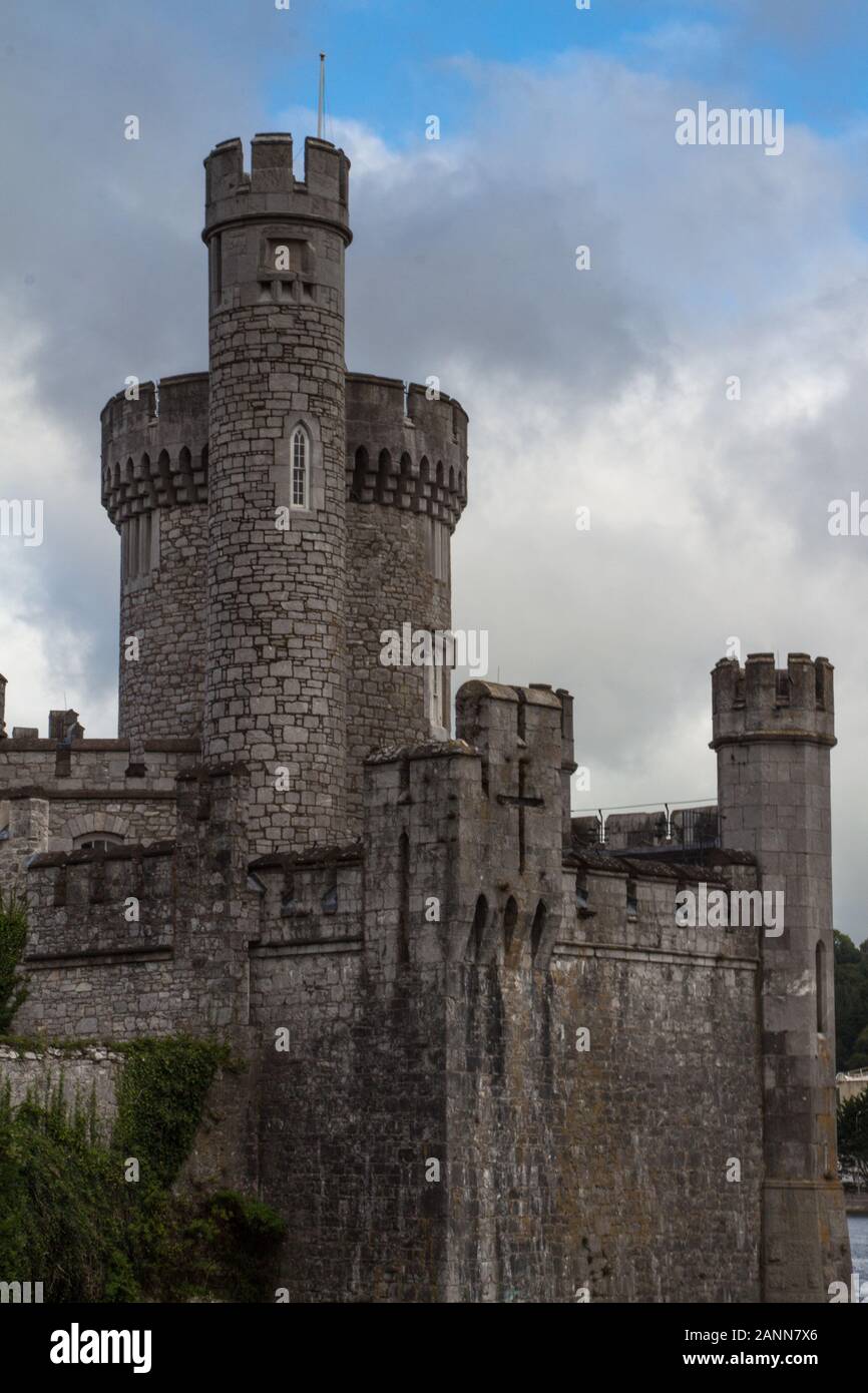15th century scottish castle hi-res stock photography and images - Alamy