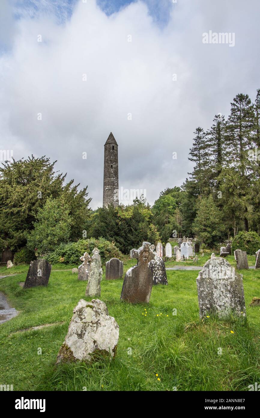 Ireland clonmacnoise cemetery hi-res stock photography and images - Alamy