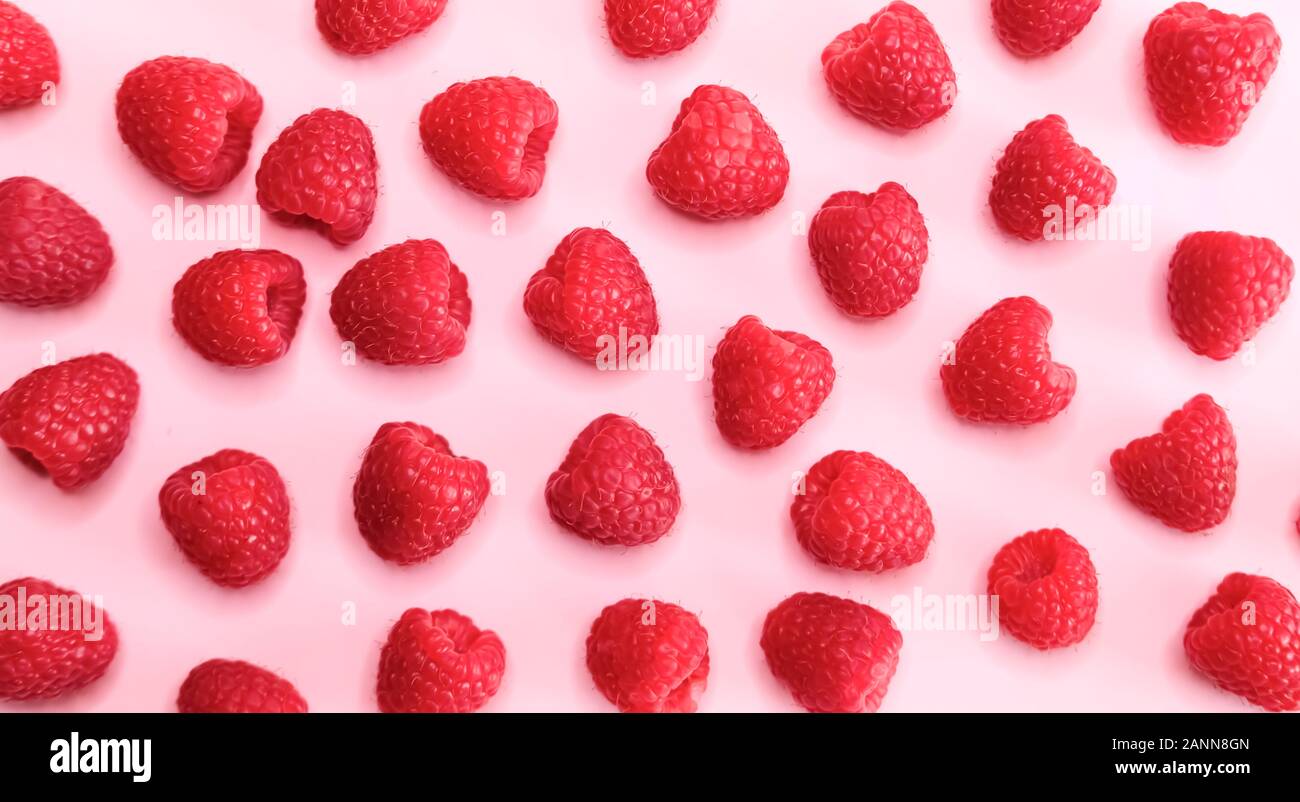 Fresh raspberries pattern Stock Photo - Alamy