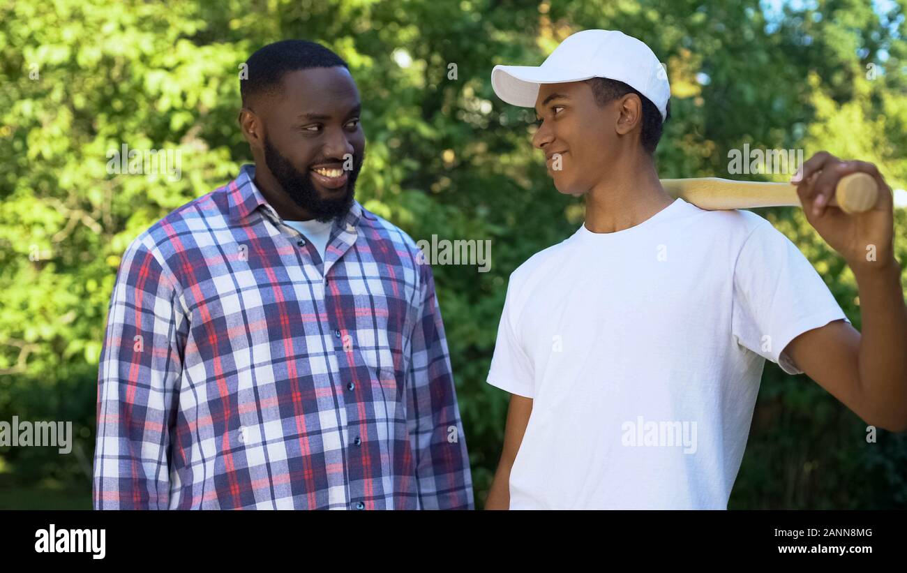 Family connection hi-res stock photography and images - Alamy