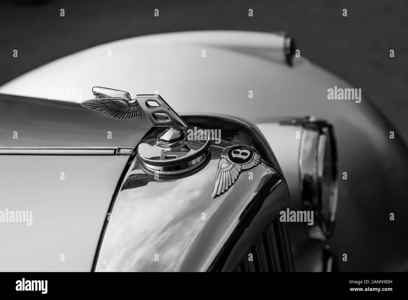 Cars front grill Black and White Stock Photos & Images - Alamy