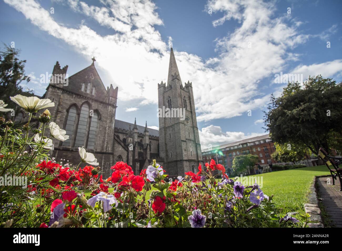 Dublin ireland temple bar sunset hi-res stock photography and images ...