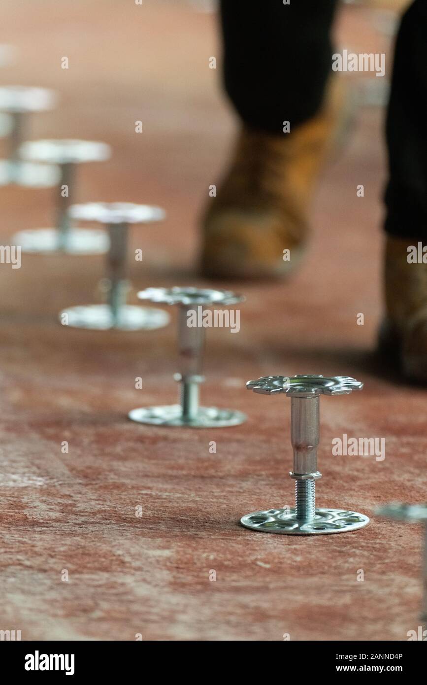 Office suspended flooring support Stock Photo - Alamy