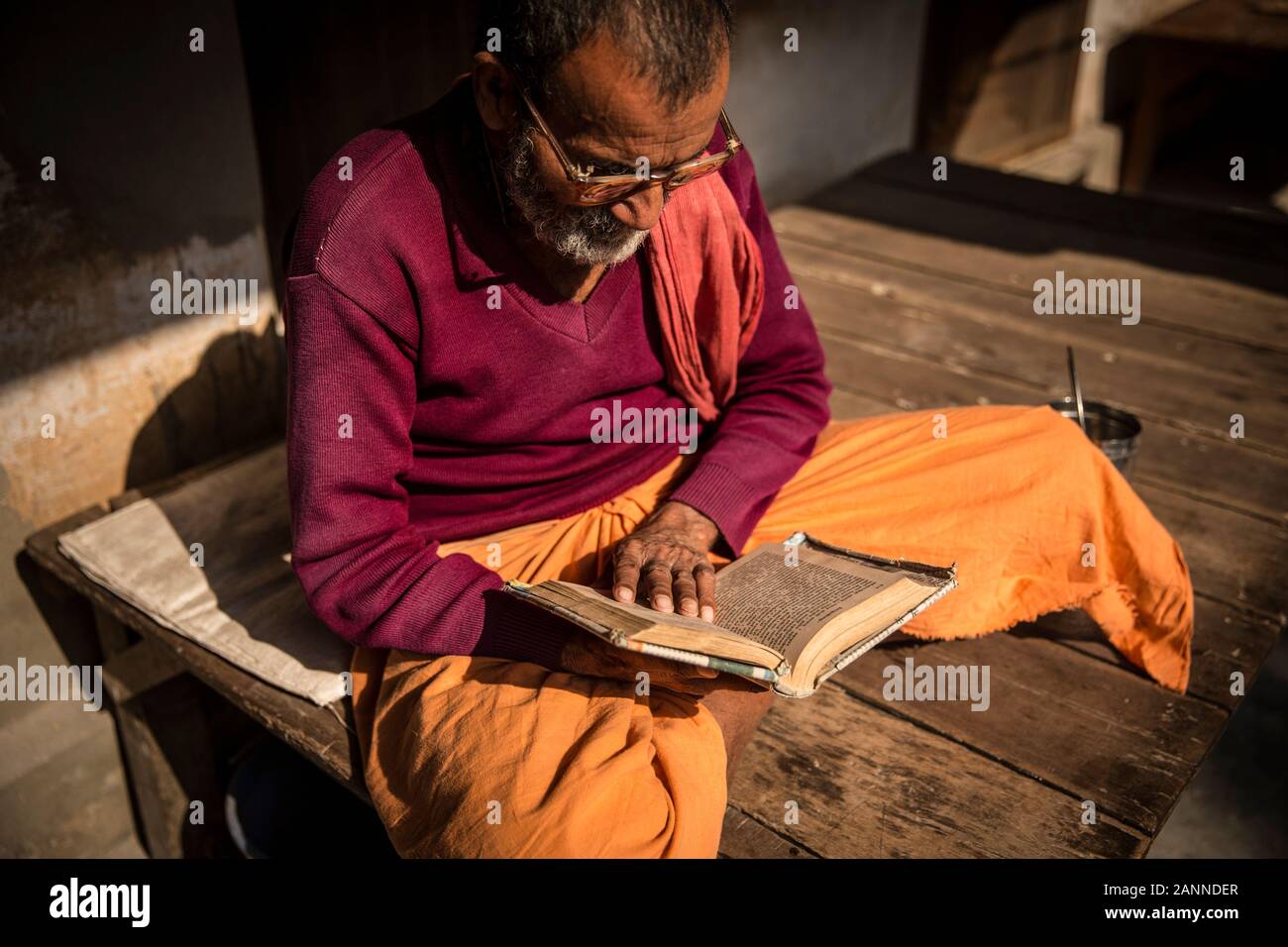 Dandi Swami sadhu sitting down studying. Varanasi, India Stock Photo ...