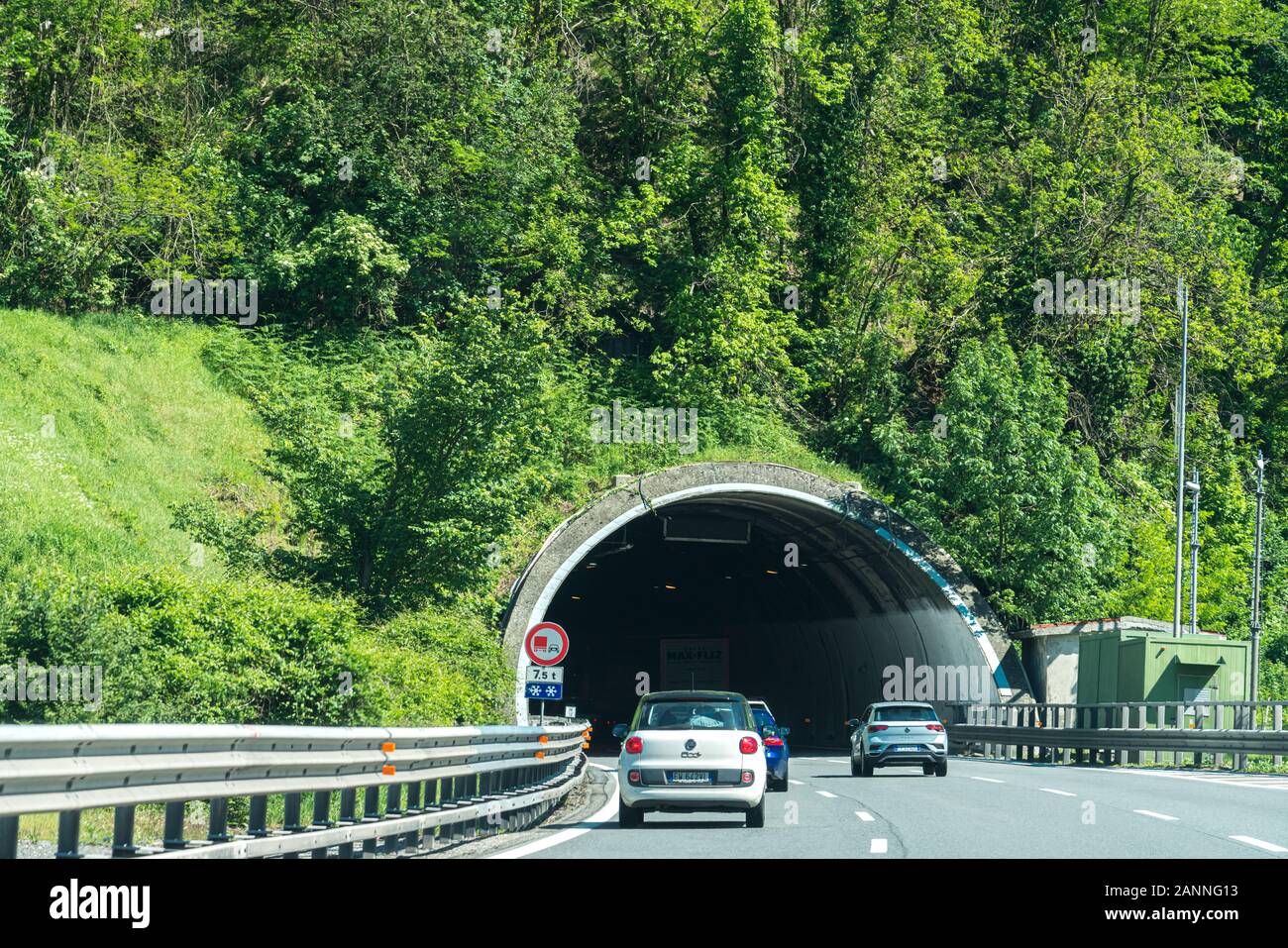 Highway roads hi-res stock photography and images - Alamy