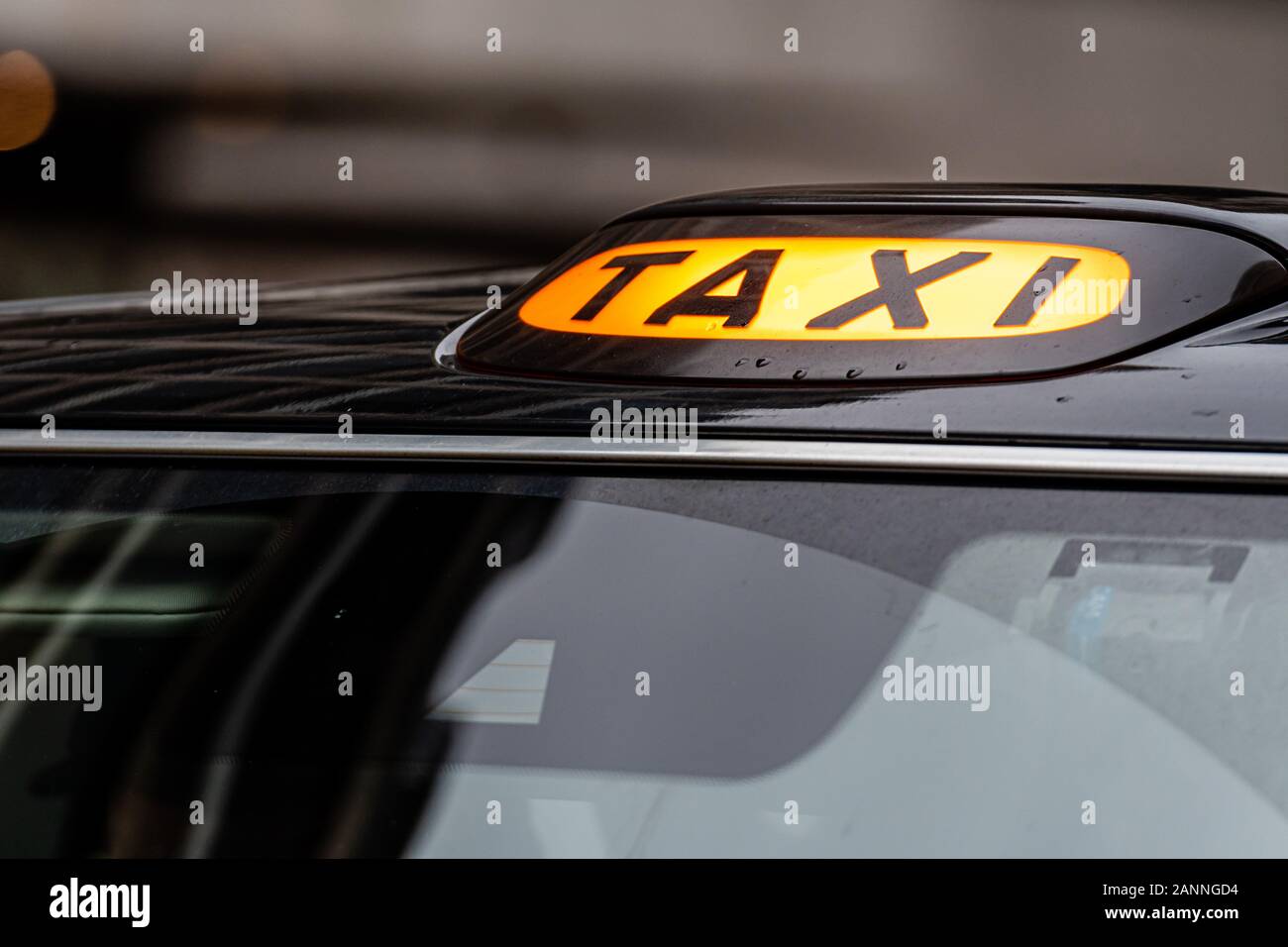 Illuminated london black taxi cab hi-res stock photography and images ...