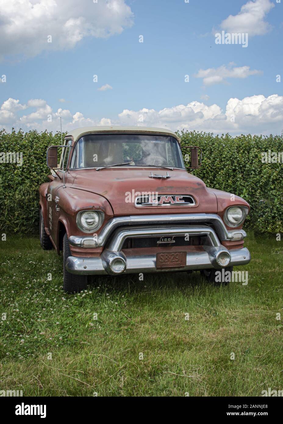 UK, Quorn - June 2018: GMC HYDRAMATIC V8 PICK UP TRUCK Stock Photo - Alamy