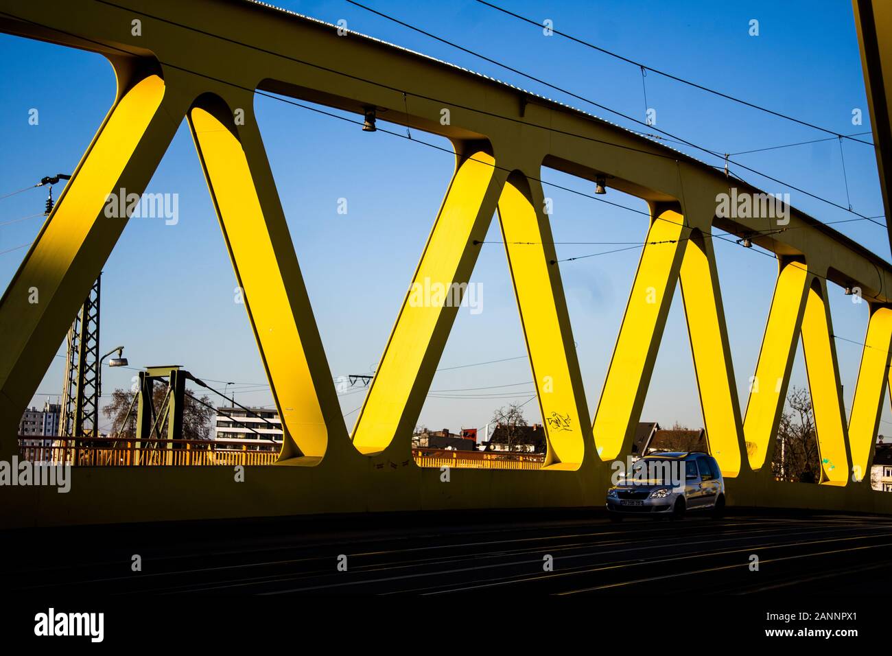 Yellow girder hi-res stock photography and images - Alamy