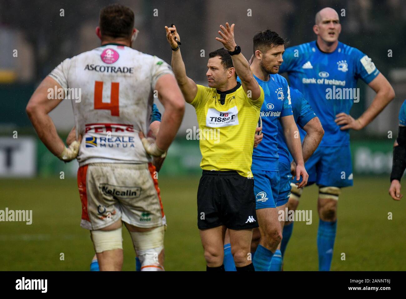Referee karl dickson eng hi-res stock photography and images - Alamy