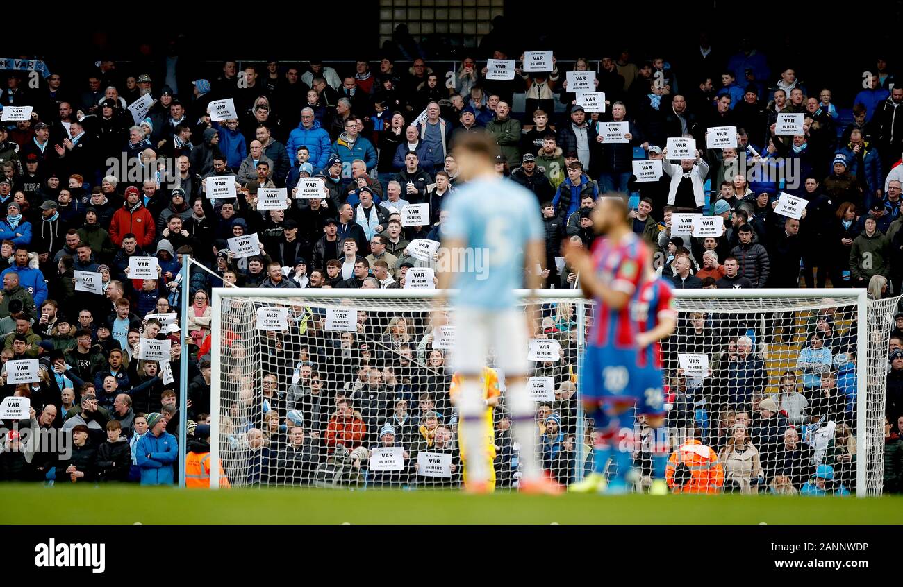 Var football premier league hi-res stock photography and images - Alamy
