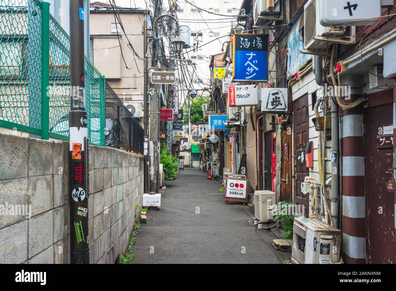 Tokyo, Japan, Asia - August 27, 2019 : Alley of Shinjuku Ward in Tokyo ...
