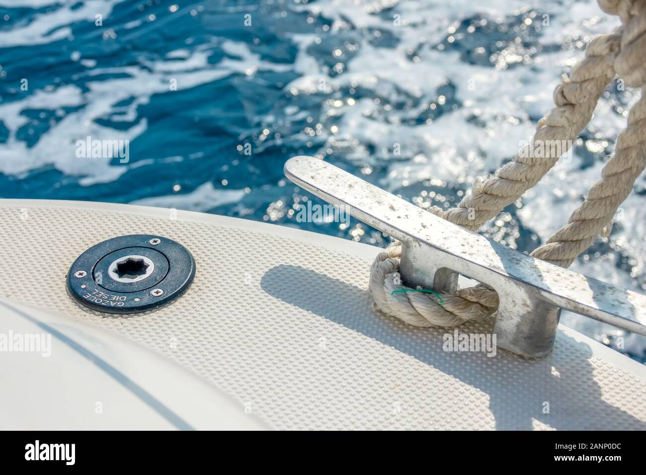 White deck of a sailing yacht at sea. Duck with a rope and the neck of ...