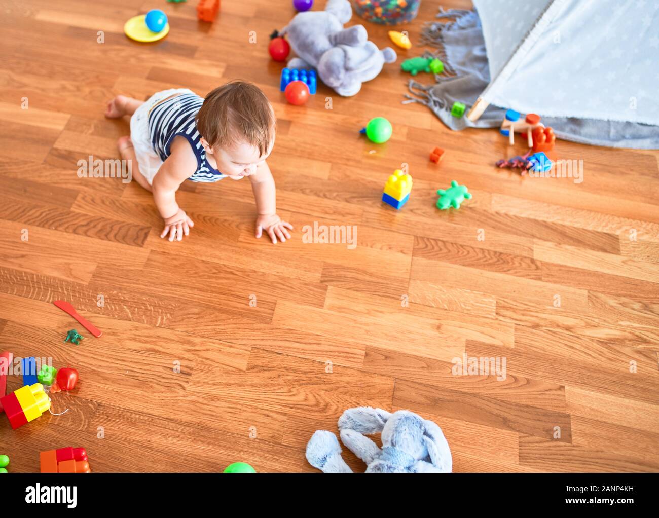Infant crawling school hi-res stock photography and images - Alamy