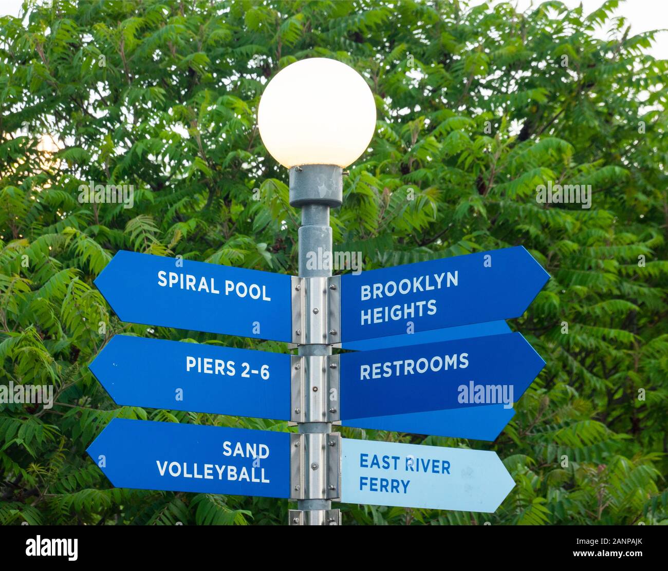 Restroom direction signs hi-res stock photography and images - Alamy