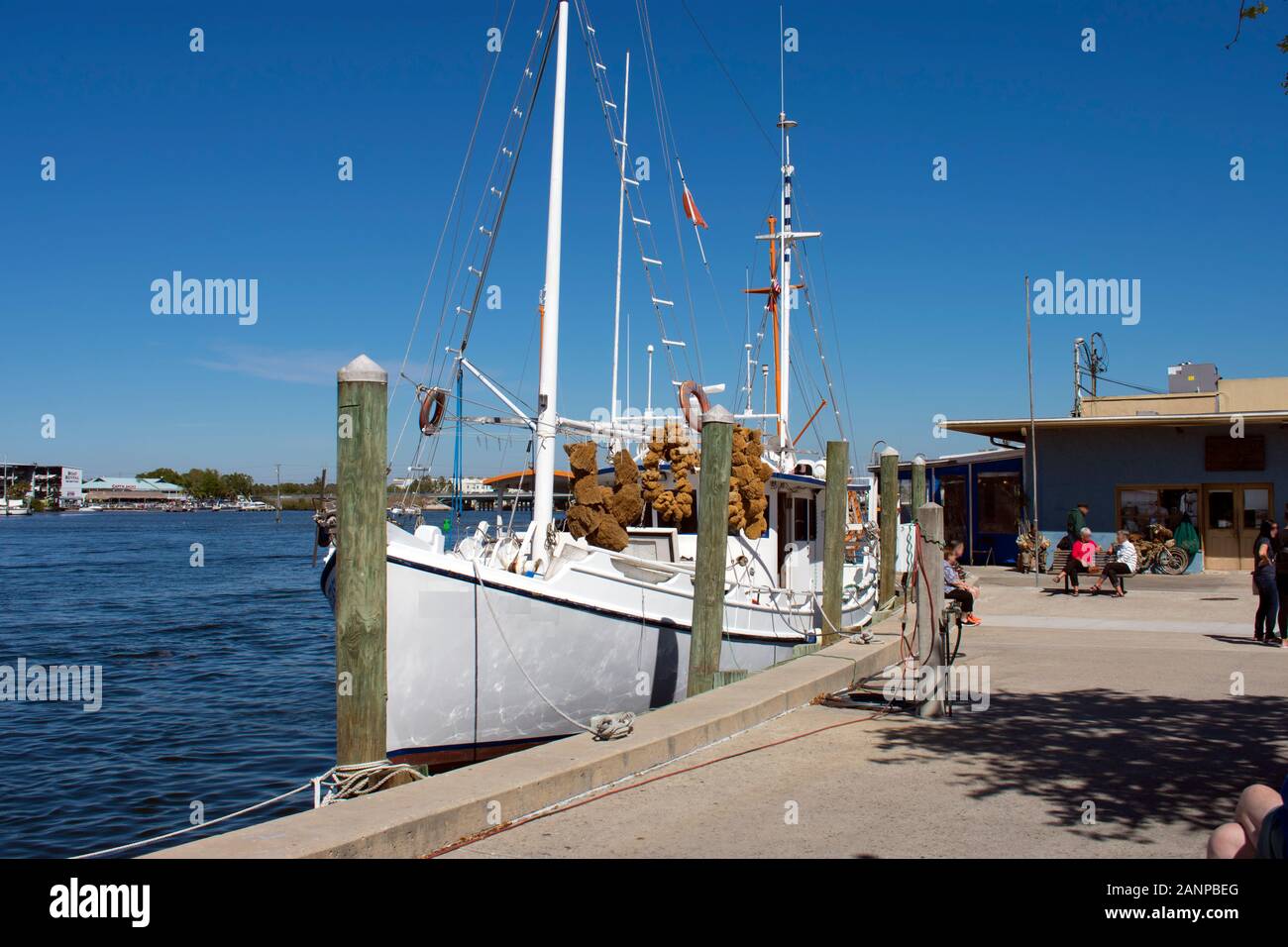 Sponge boat hi-res stock photography and images - Alamy