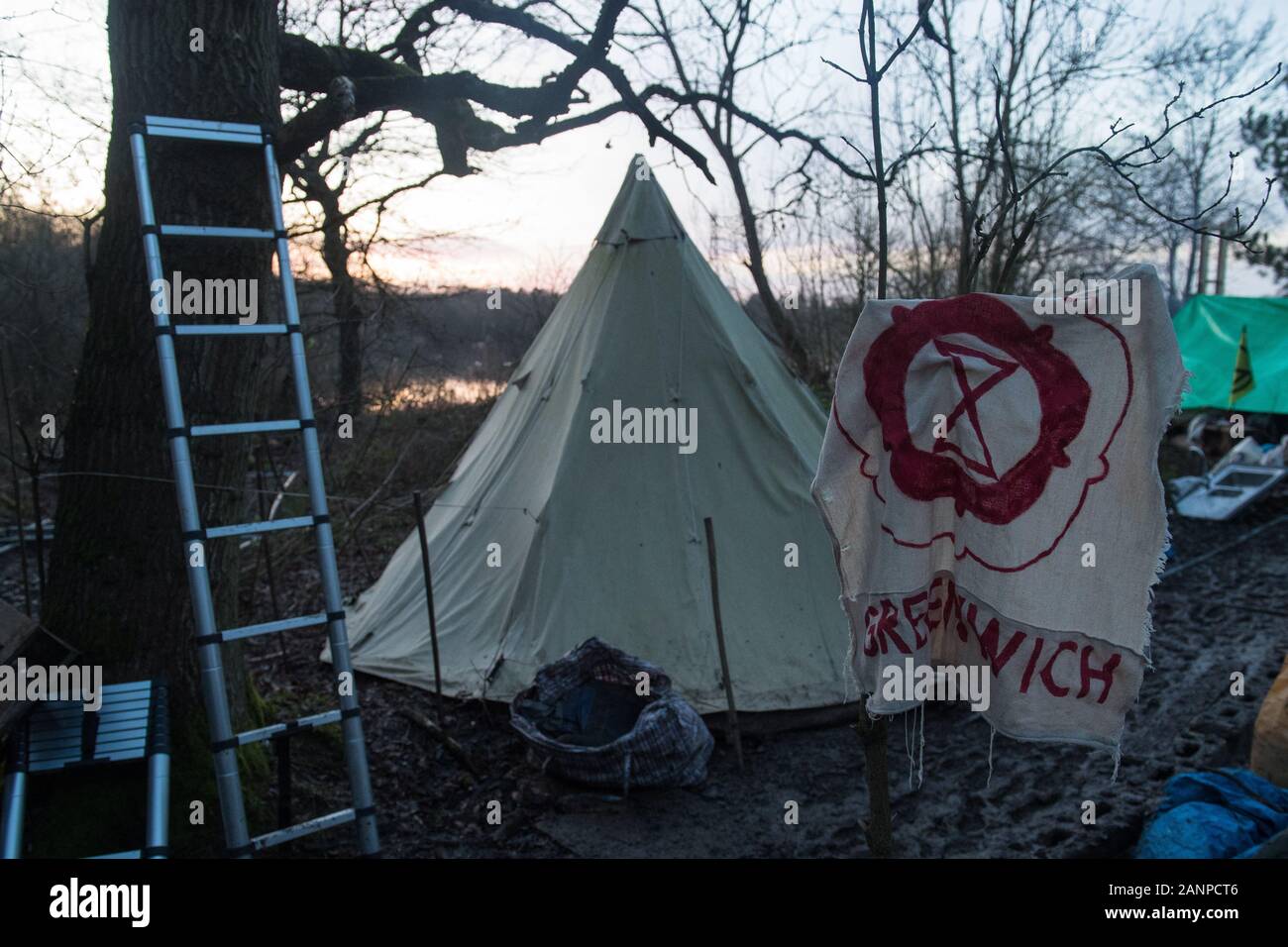 Hs2 cut down trees hi-res stock photography and images - Alamy