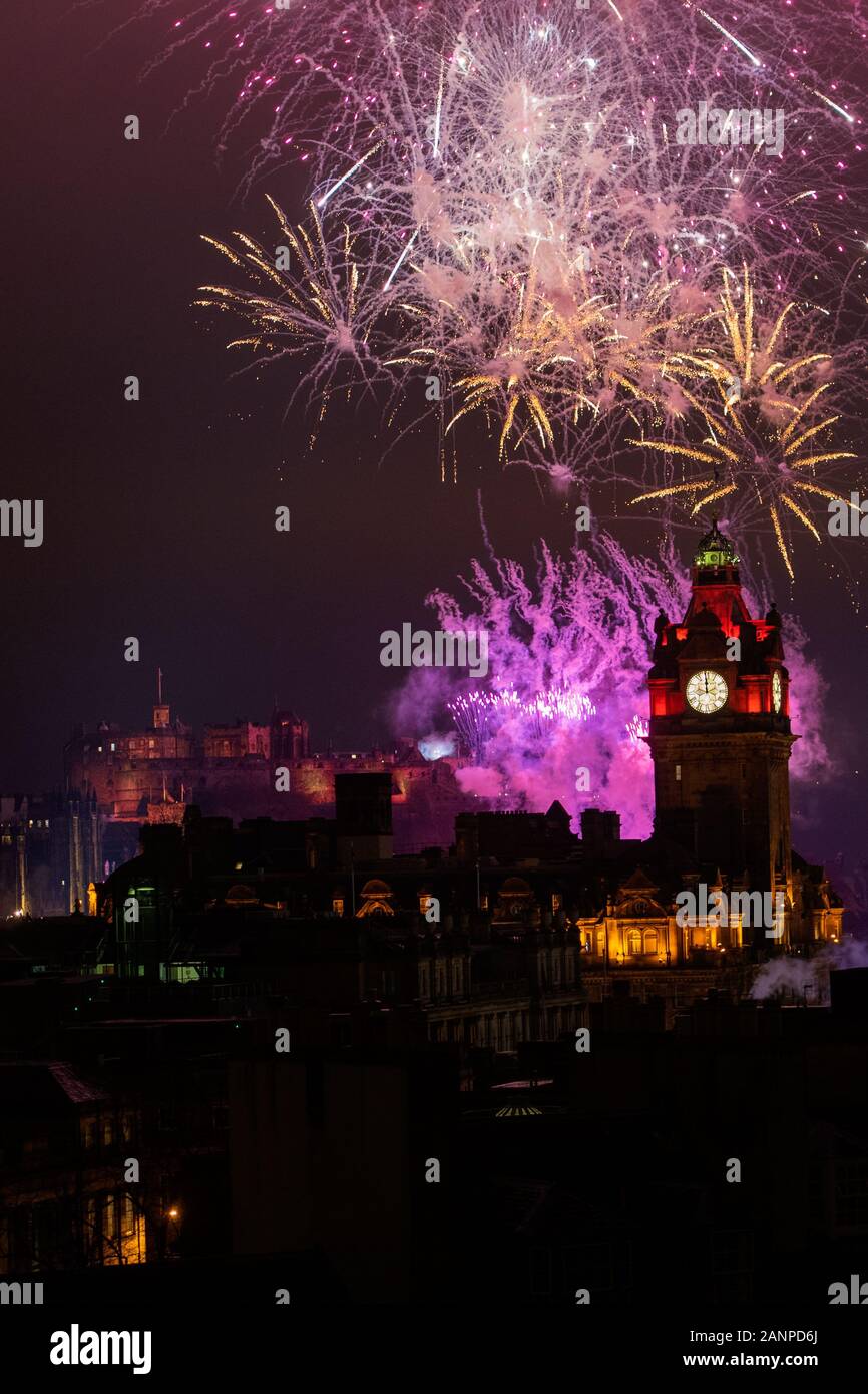 Firework over castle hi-res stock photography and images - Alamy