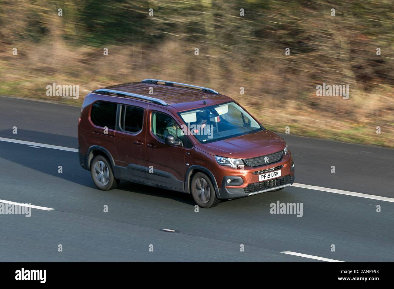 Bronze car hi-res stock photography and images - Alamy
