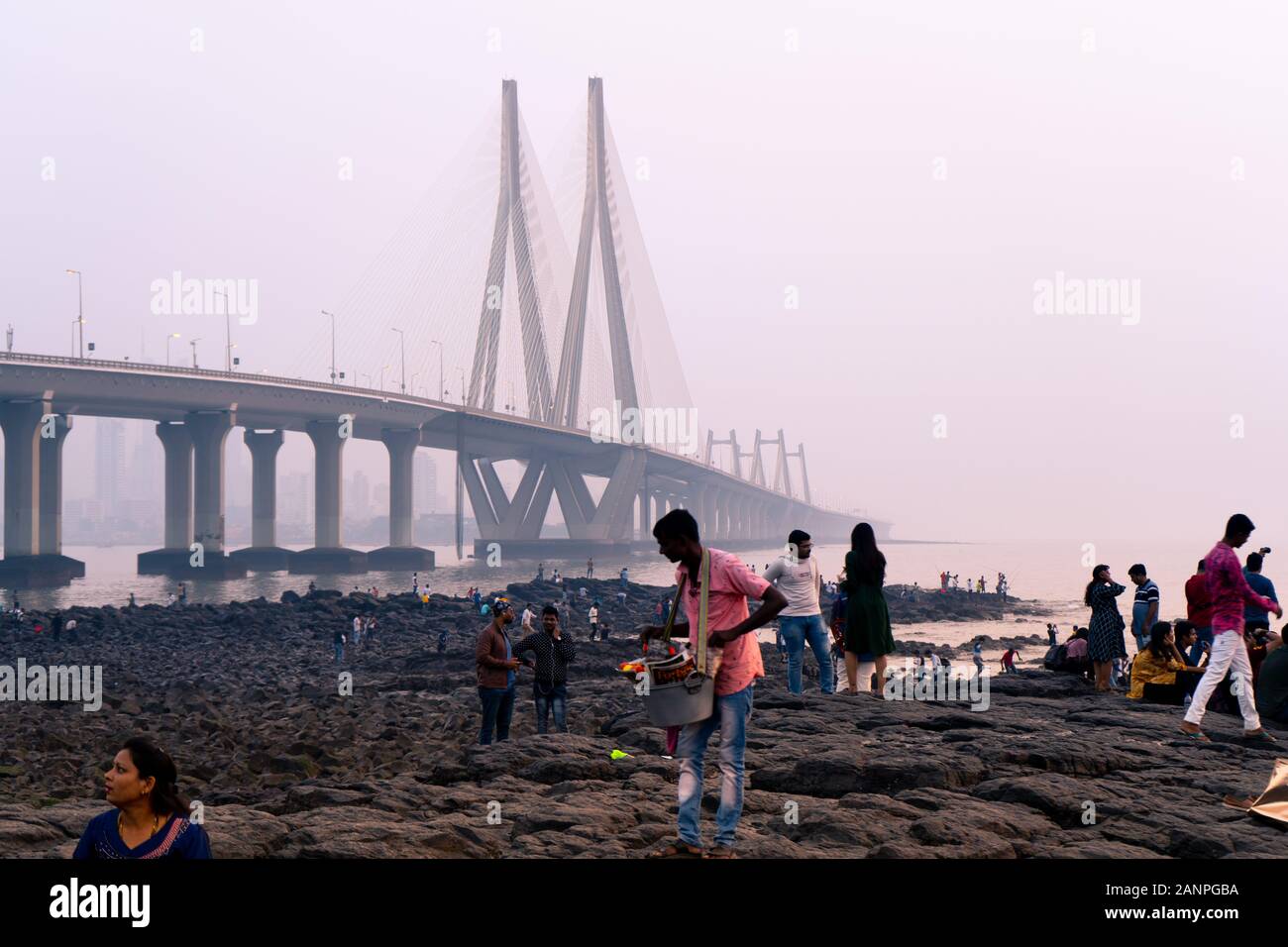 Bandstand beach mumbai hi-res stock photography and images - Alamy