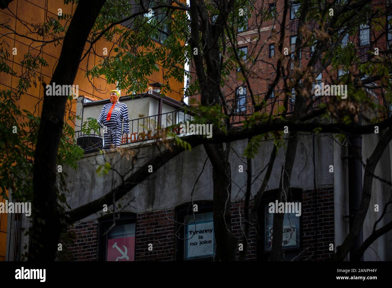 Donald trump statue on rooftop Stock Photo - Alamy
